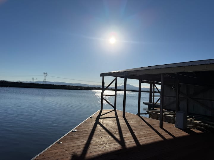 Waterfront Island Cottage. Private Dock &Boathouse - Discovery Bay, CA