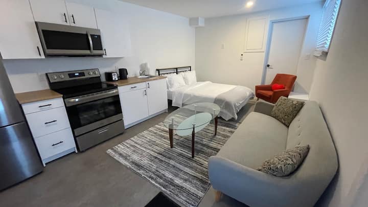 Peaceful Suite Near Lake Simcoe & Café - Georgina