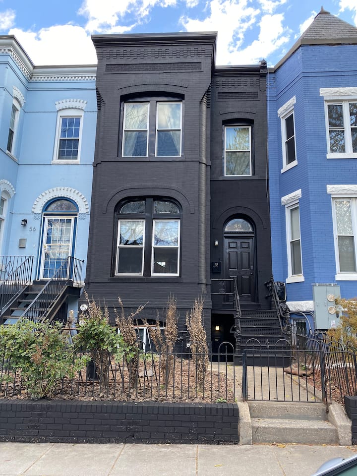 Noma Sunhouse | 2-level Modern Retreat - Washington, DC