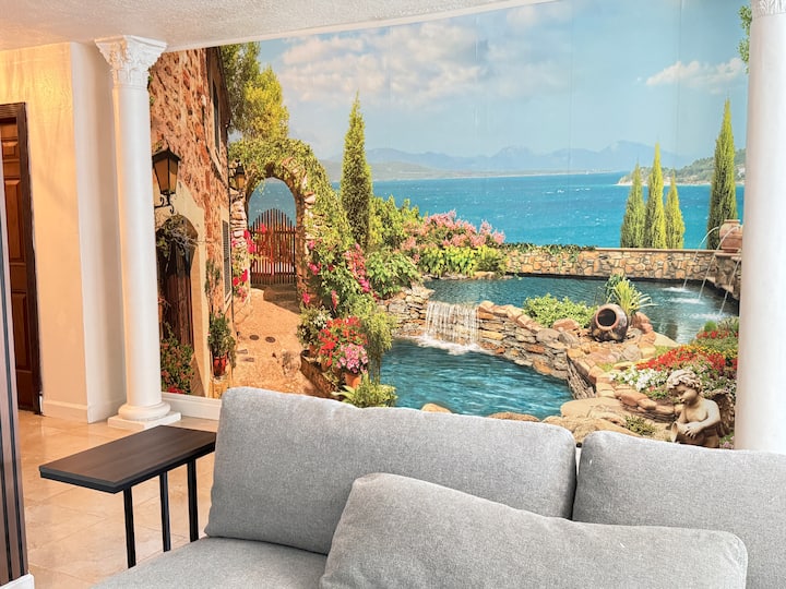 Timeless Tuscan Vibes In Miami Sleeps 8 - Doral, FL