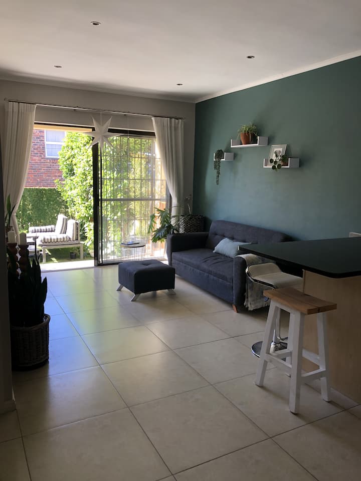 Cozy 1-bed Flat With Garden & 2 Parking Spots - Parklands