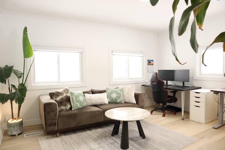 Charming Main-floor Unit - Ottawa