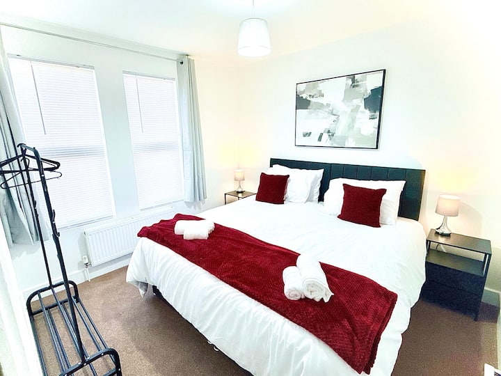 Large Contractor 5 Bed House/wi-fi/sky/parking - Bedford