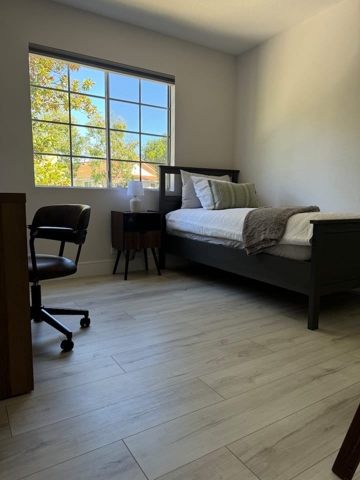 Modern Condo With Rural Charm - Lake Forest, CA