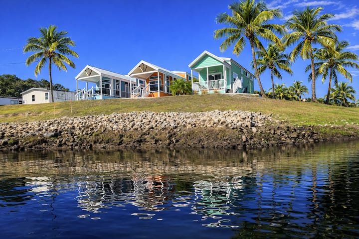 Pinecraft Loft Tiny Home 2 - 새러소타