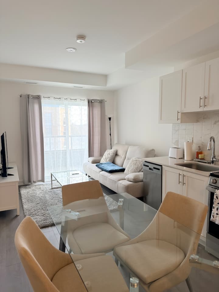 Cozy 1br: Steps To Main St & Southlake Hospital - Aurora