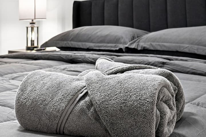 Cozy 1br Retreat | King Bed & Comfort - Calgary