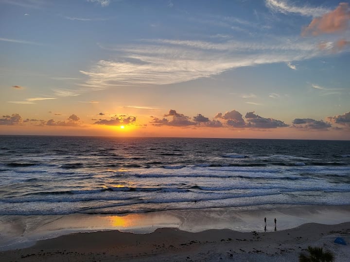 Beach Front Retreat- Direct Beach Access - Daytona Beach