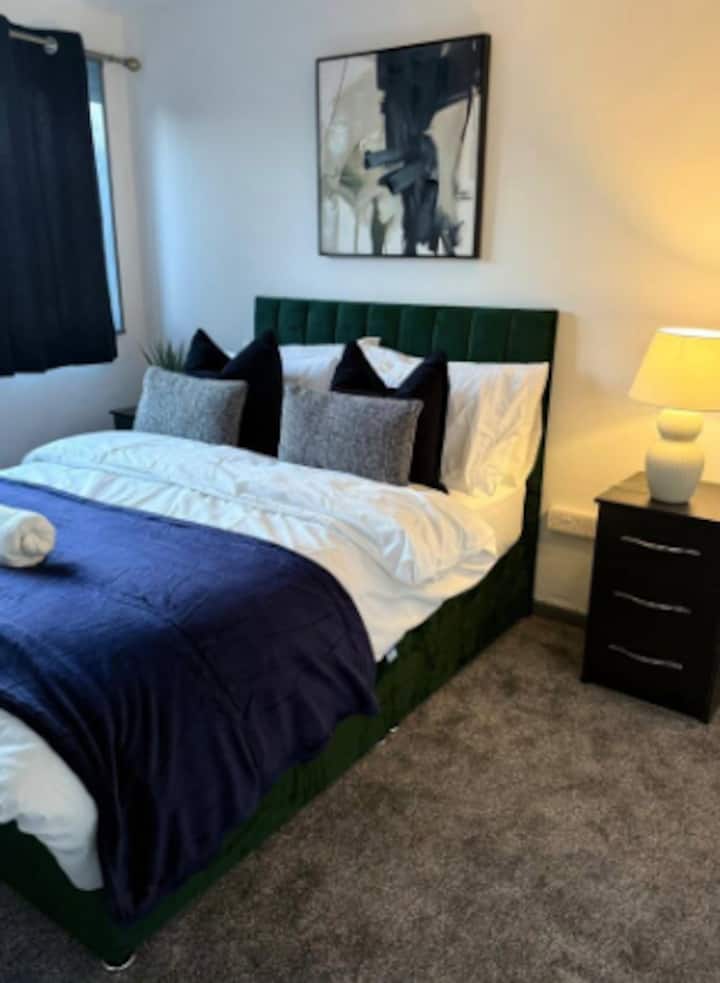 Spacious 5-bed Home In Runcorn | Free Parking - Warrington