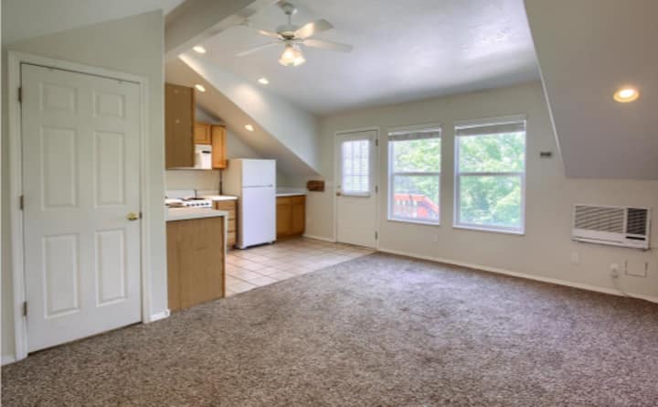 Private Studio Apartment Near The Slopes! - Highland, UT
