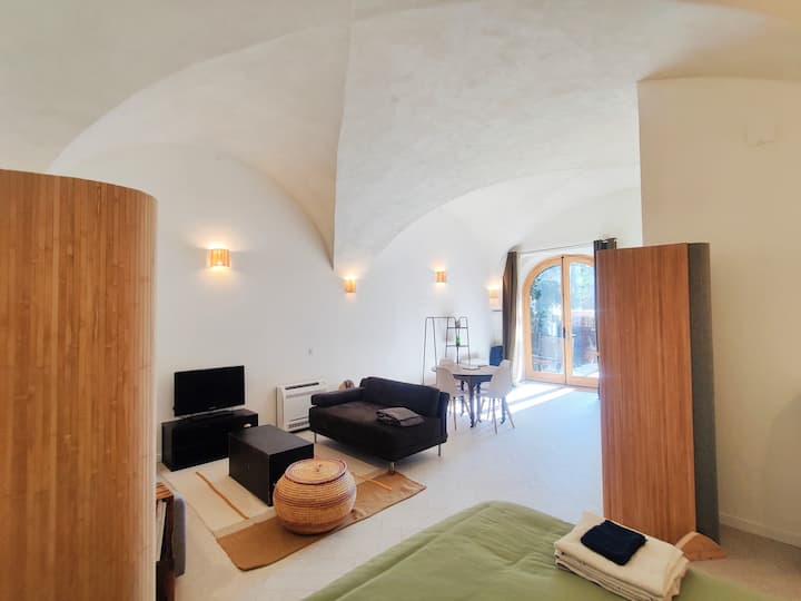 L'écurie Du Château : Studio Voûté D'exception - Neuville-sur-Saône