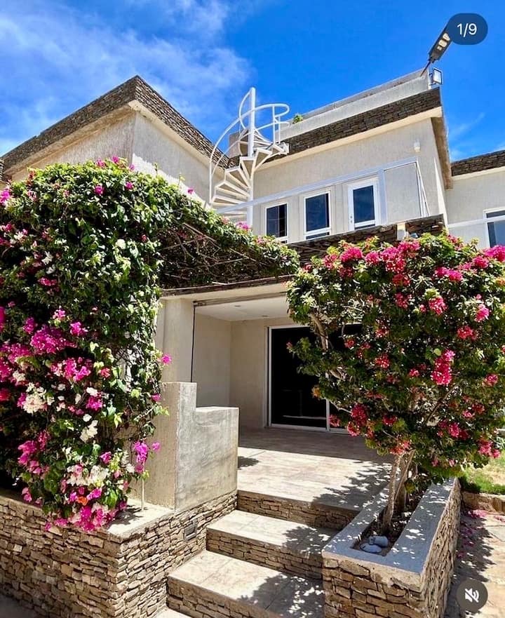 Luxury Townhouse – Pool, Rooftop & Ocean View - Venezuela