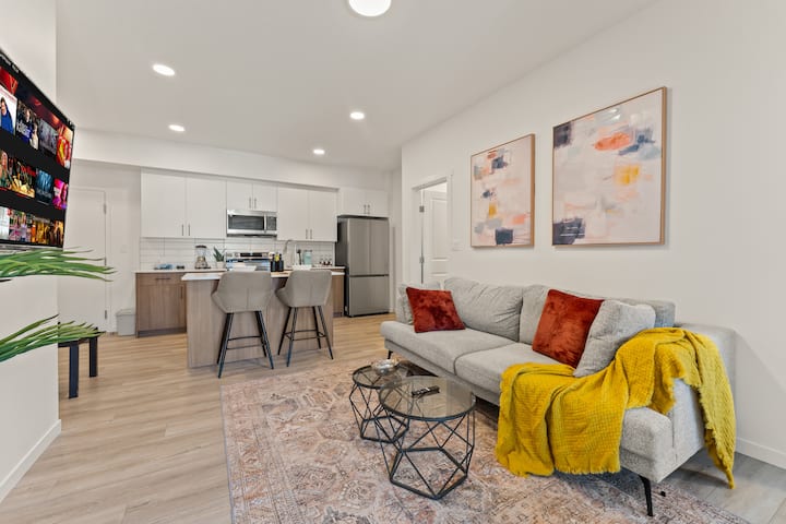 2br Stylish Apt With Private Balcony - Spruce Grove