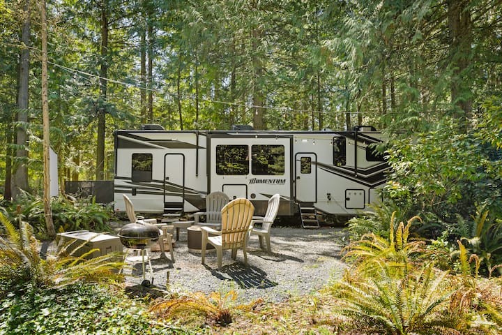 "The Waldorf Astoria Of Rvs" Try One Of The Best! - Sequim, WA