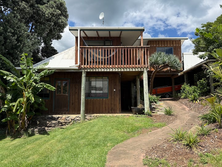 Whale Bay Surf Cottage | Easy Coastal Living - Raglan