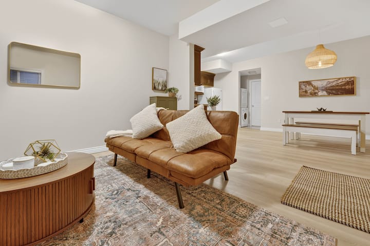 Bright Cozy Modern Suite In Prime Location - Coquitlam