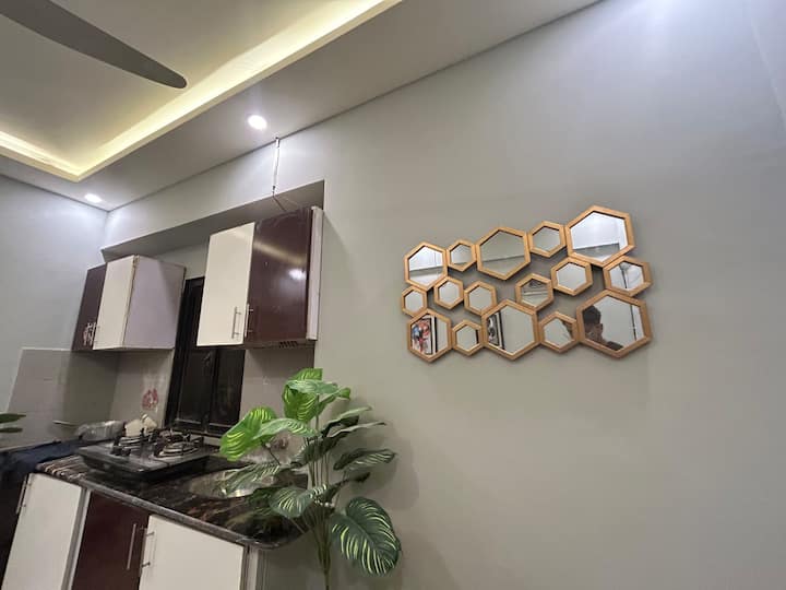 Minimal Luxe|apartment Stay In Dha - Karachi