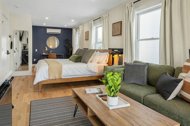 Stylish King Studio Minutes To Train - Stamford, CT