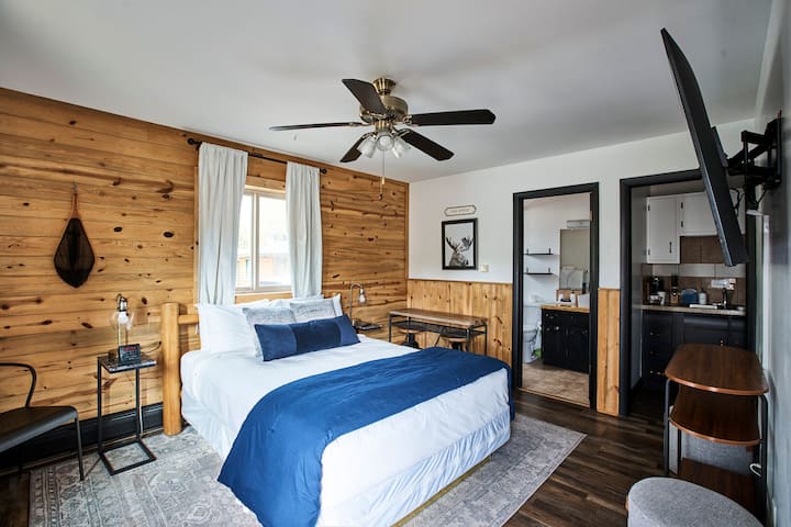 Cabin With One Bed And Full Kitchen. - Fun City, Estes Park