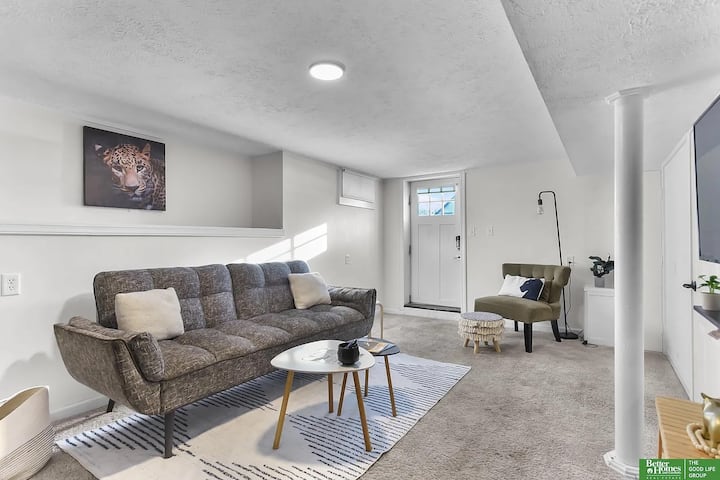 The Hideaway Downtown- Near The Zoo! - Council Bluffs, IA