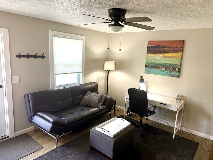 2 Bedroom Apt Near Historic Newnan - Newnan, GA