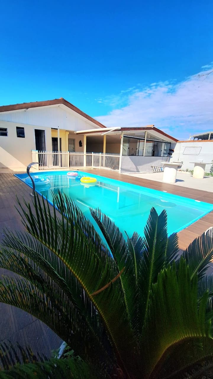 Casa Com Piscina Na Praia De Guaratuba-pr. - Guaratuba