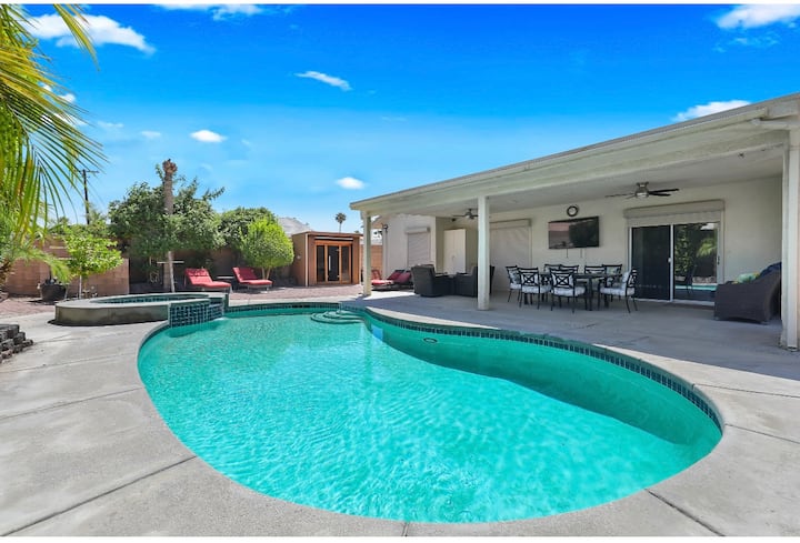 Spacious 4br 3 Bath Retreat W/ Pool And Jacuzzi - Cathedral City, CA