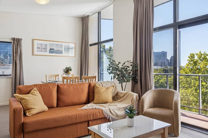 Cbd Gem! Pool, Tennis, Gym, Parking & Skyline View - Subiaco