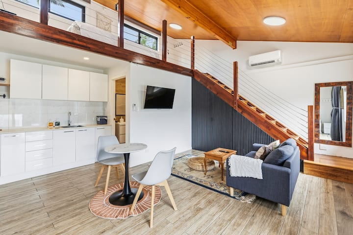 Private Loft Studio | High Ceiling | Tennis Court - Springwood