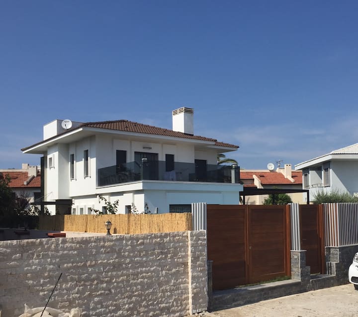 Alaçatı ÇEşme'de Aile İçIn Harika Villa! - Alaçatı