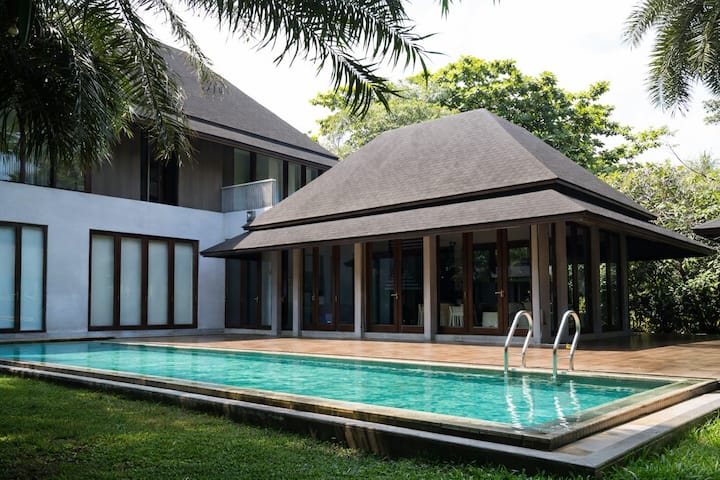 Luxury 4br Private Pool Villa With Staff - Anyar