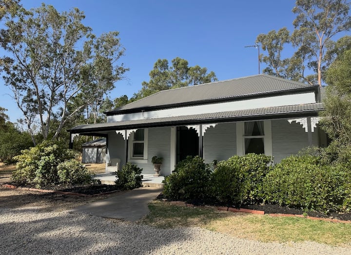 Clare Cottage On Wendouree - Clare