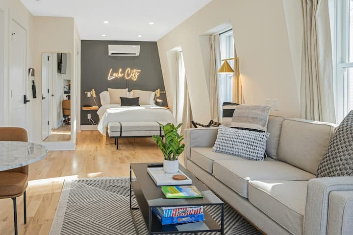 Stylish Studio Minutes To Train - Stamford, CT