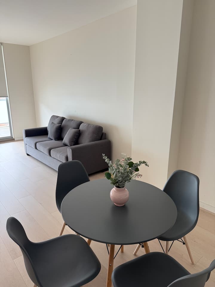 Stylish Two Bedroom Apartment - Carlton