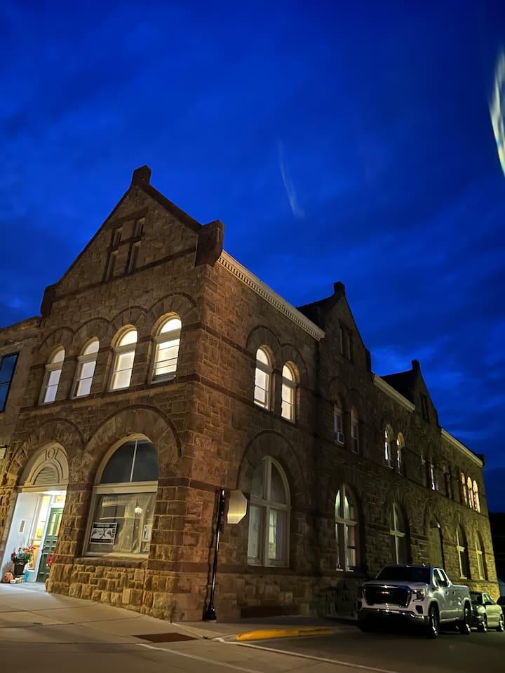 Downtown Apartment
1907 Bank/phone Co. Apartment - Belmont, WI