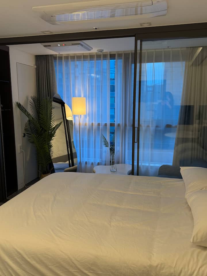 [강남#3] 신축, 채광 고층뷰, 남부터미널역, 공항버스, 웰컴푸드, 짐보관 - Seoul