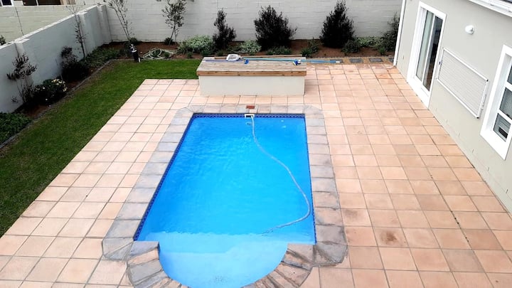 Anchorage - Pool, Family, Friends And Fur Babies - Langebaan