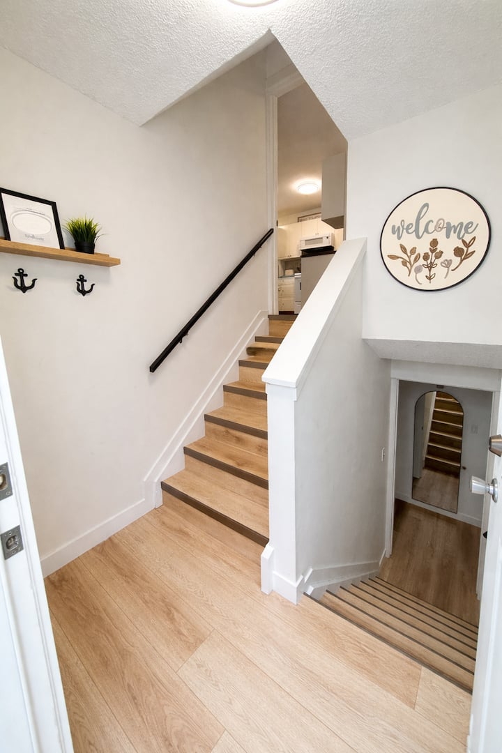 Park Once, Walk Everywhere | 4br | 1 Block To Lake - Sylvan Lake, AB