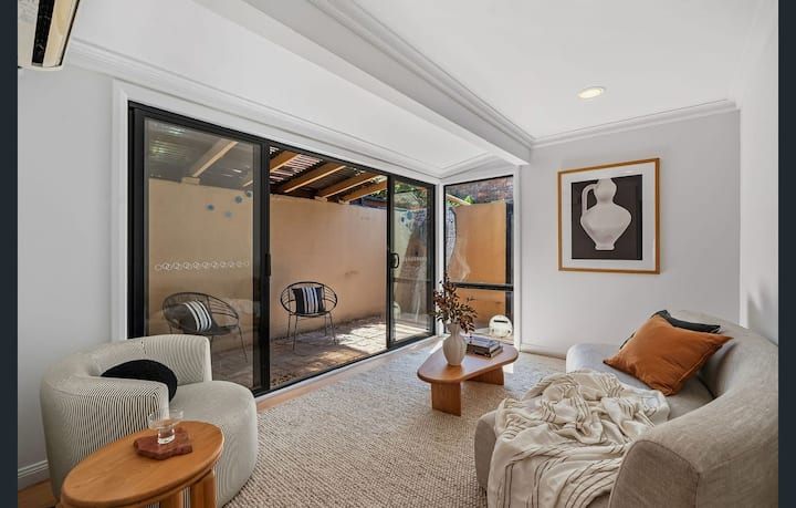 Cbd Living In A Restored Heritage Cottage - South Australia