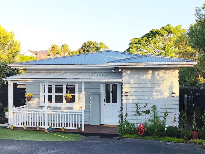 Sunny 3br Home - Close To Essentials & Transport - Auckland