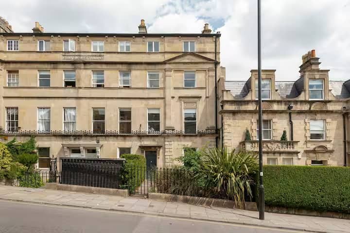Belvedere Townhouse - Central And Spacious - Bath