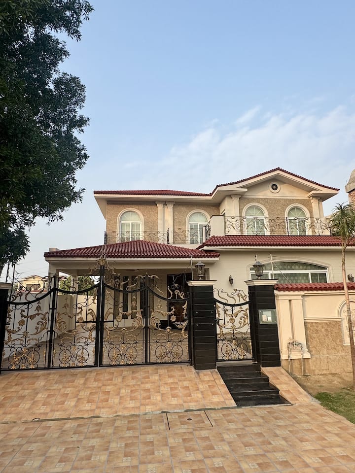 Entire House With 6 Bedrooms 3 Min Walk W Raya Dha - Pakistán