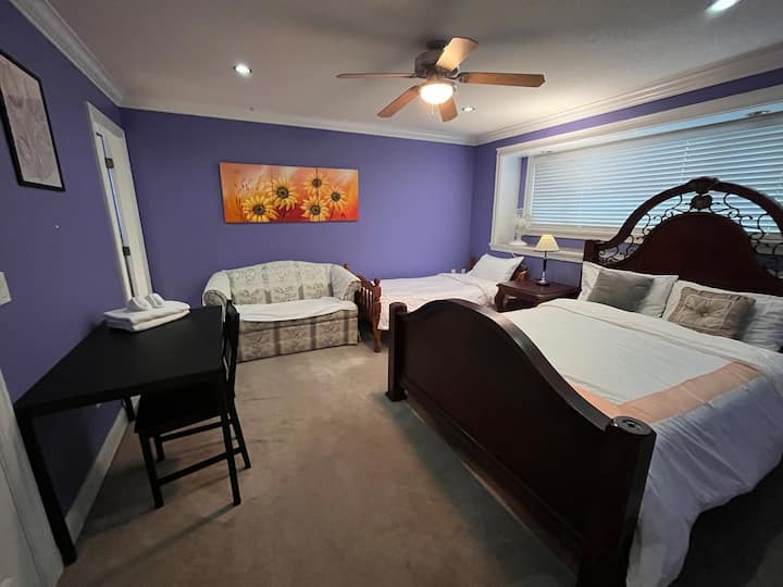 Room  B204   With Private Showe And Bath - Surrey