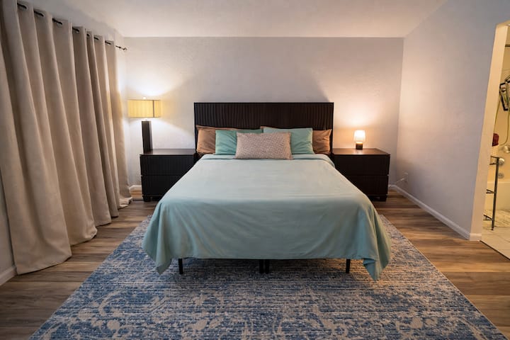 Private Bath | Queen | Room #1 | 3 Rooms Available - Lake Elsinore, CA