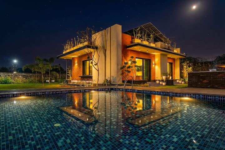 Hillside 2-bhk Villa W/ Private Pool & Garden - India