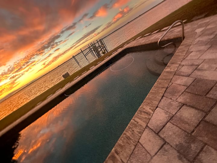 Waterfront Getaway, Relaxation Done Right Here - Fort Myers, FL