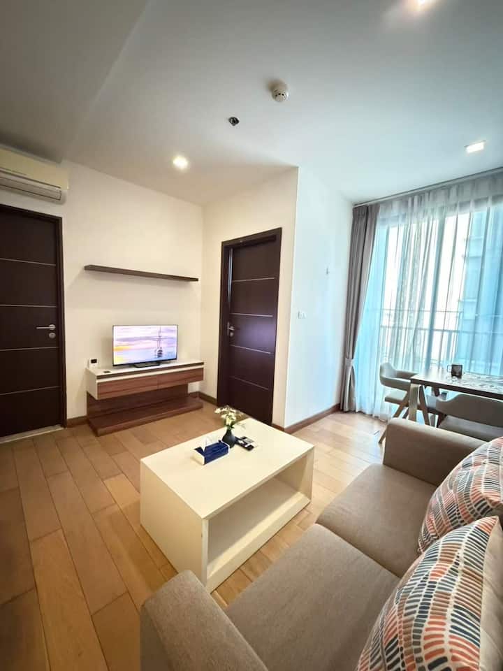 清迈市中心Astra豪华泳池公寓，紧挨香格里拉，出门步行可至长康路夜市，塔佩门，网红餐厅，清迈古城 - タイ チェンマイ