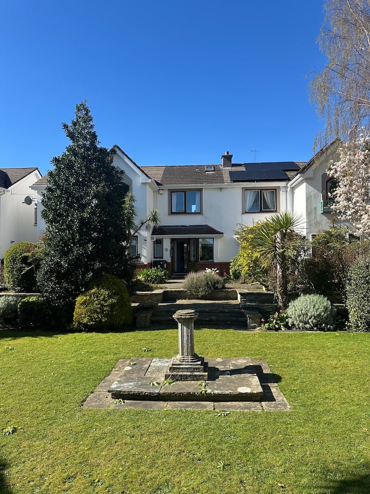 Seaside Home In Quiet Area - Dún Laoghaire