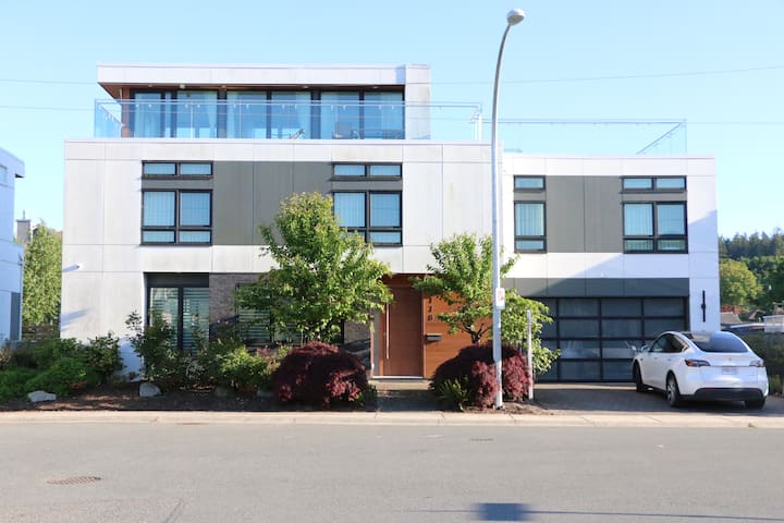 Water Front/ocean View Modern House - Tsawwassen