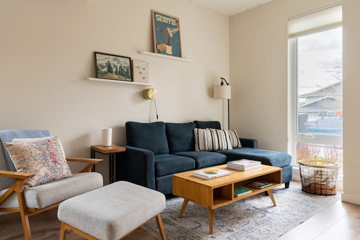 Stylish Townhome, Awesome Location W/ Rooftop Deck - Seattle, WA